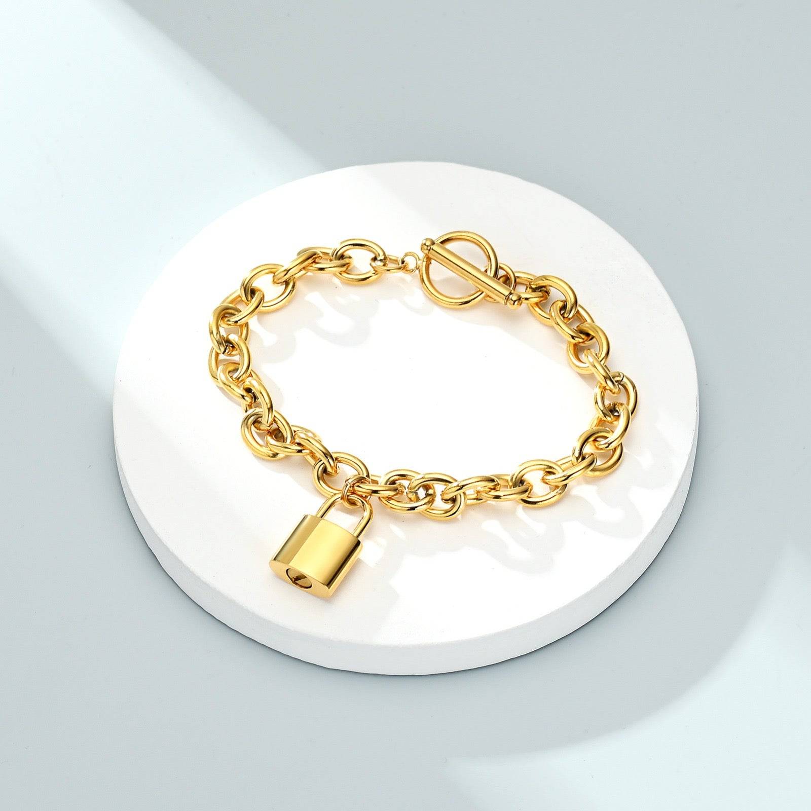 #010 Golden lock Bracelet 20cm